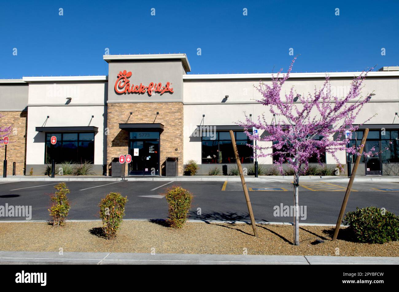 Chick fila restaurant hi-res stock photography and images - Alamy
