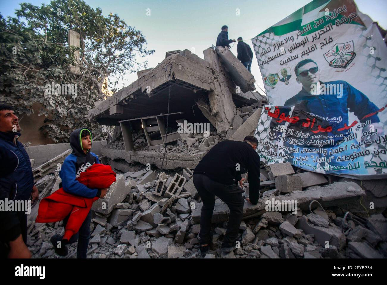 Palestinians inspect the ruins of the house of Palestinian militant ...