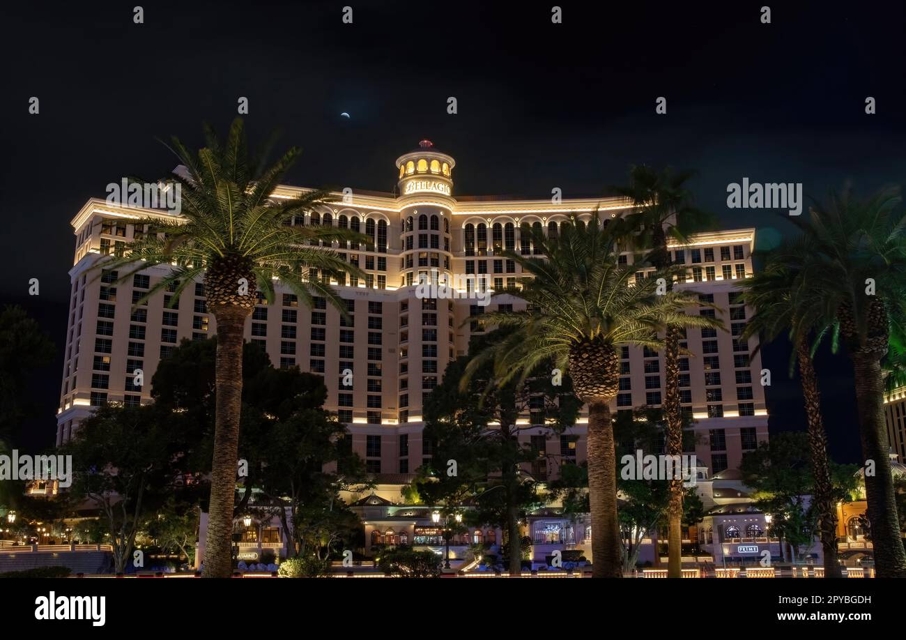 Bellagio Hotel and Casino at night during an eclipse of the moon in Las ...