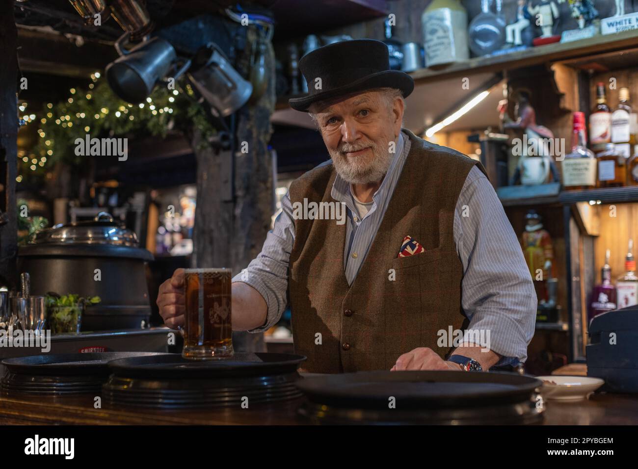 Medieval pub interior hi-res stock photography and images - Alamy