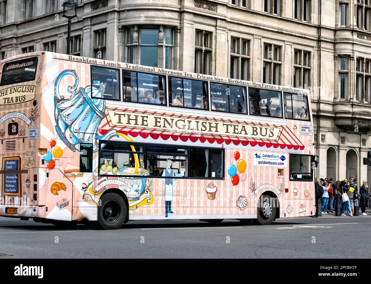 The English Tea Bus London Sightseeing Tour, London UK Stock Photo - Alamy