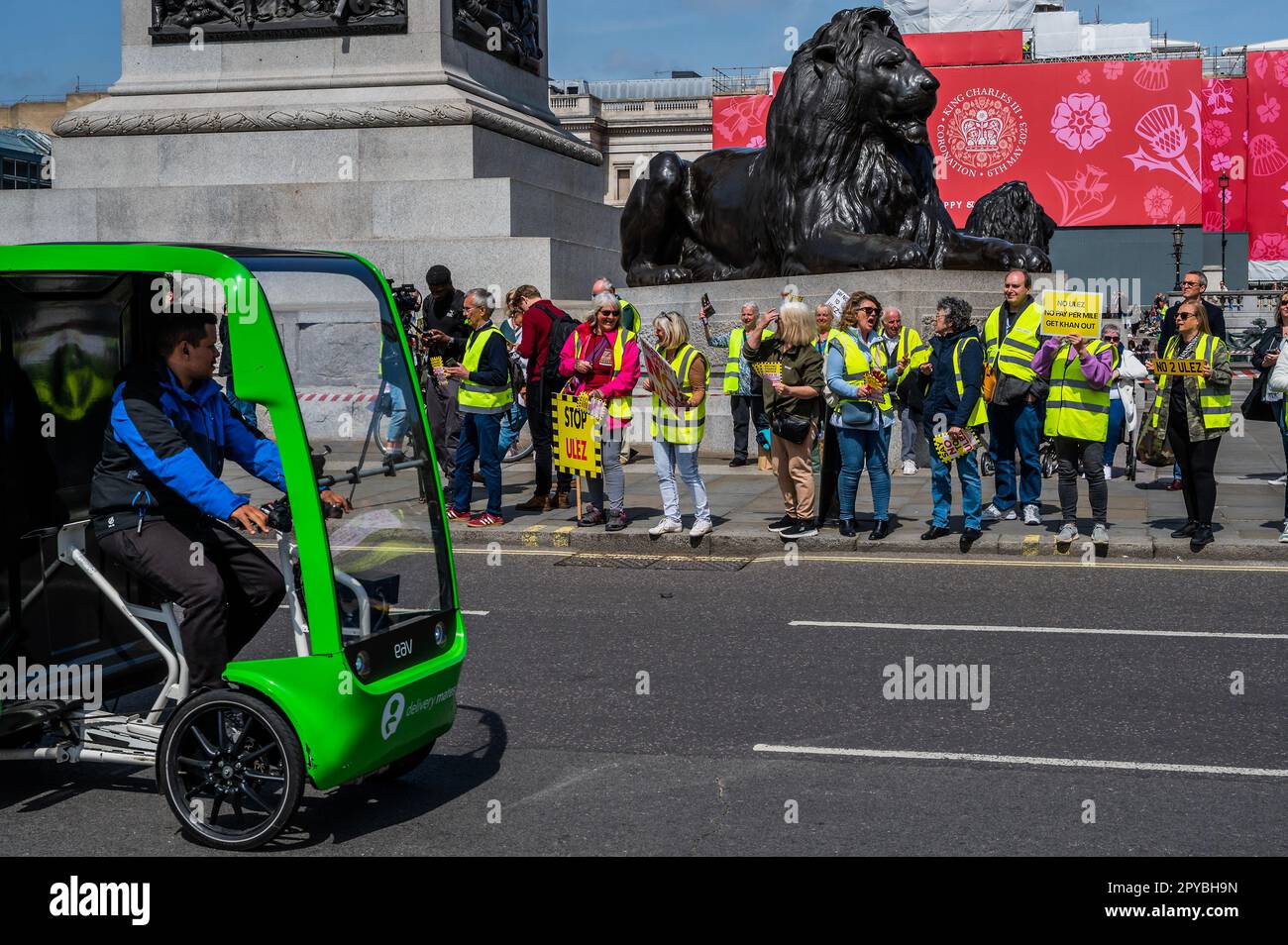 London, UK. 3rd May, 2023. An electric vehicle passes A stop the ULEZ ...