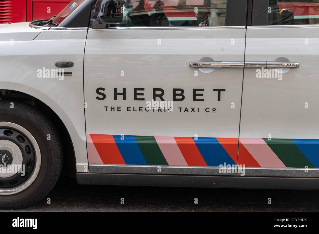 White London Electric Taxi Cab, London UK Stock Photo - Alamy