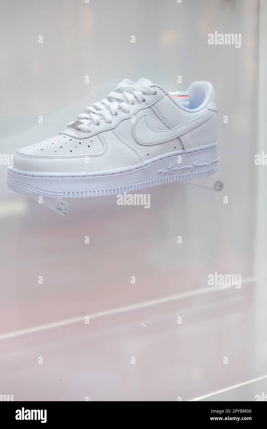 Nike trainer in shop window, Nike air, off-white Stock Photo - Alamy