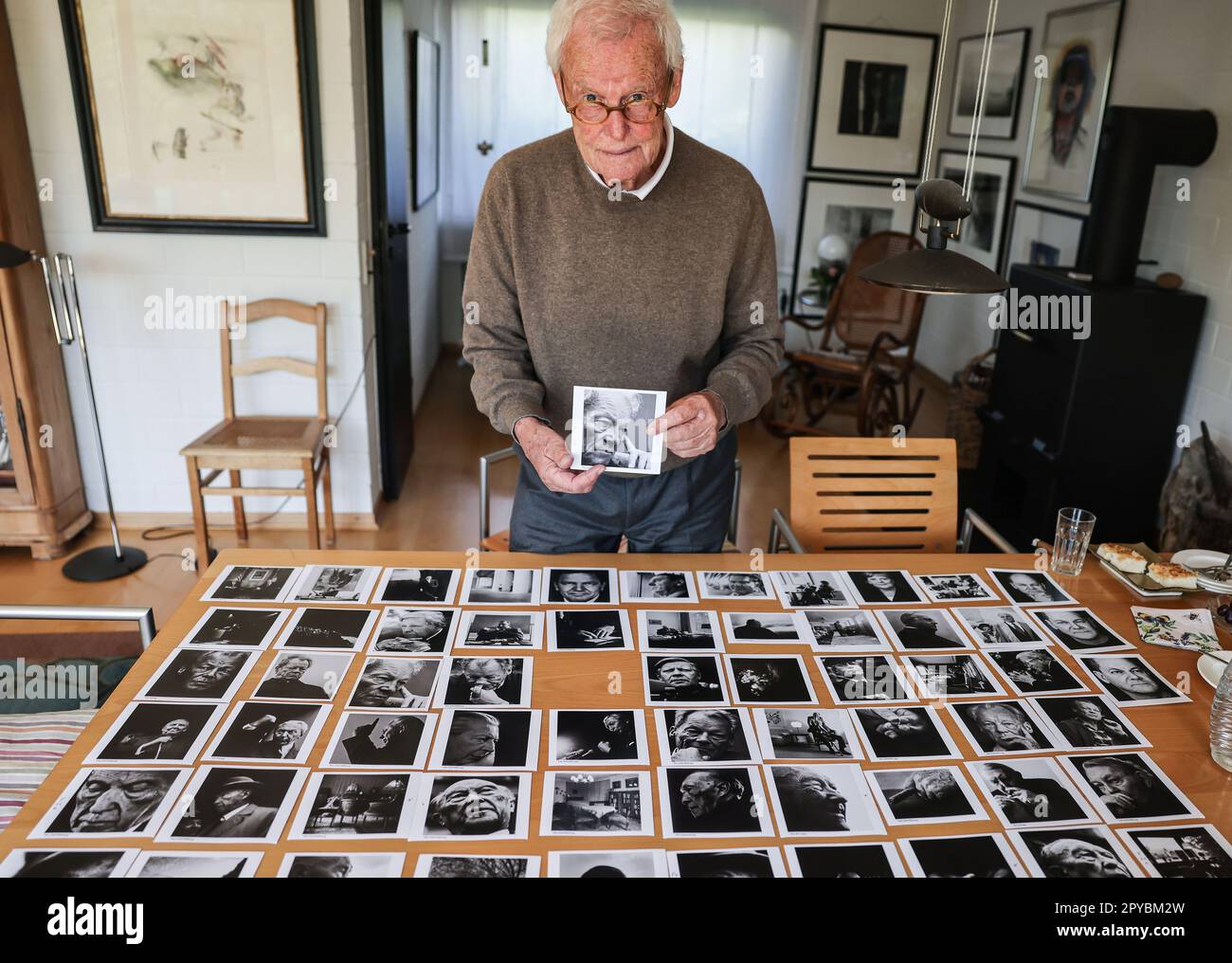 PRODUCTION - 03 May 2023, North Rhine-Westphalia, Königswinter ...