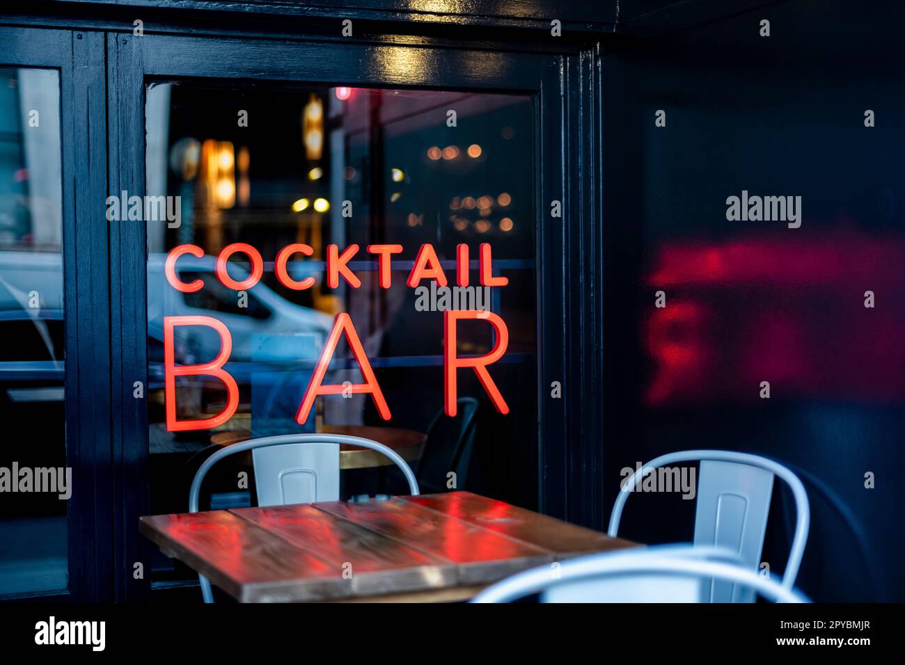 Cocktail bar neon sign light hi-res stock photography and images - Alamy