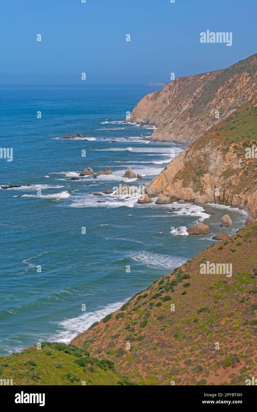 Rocky coastal landscape lonely hi-res stock photography and images - Alamy