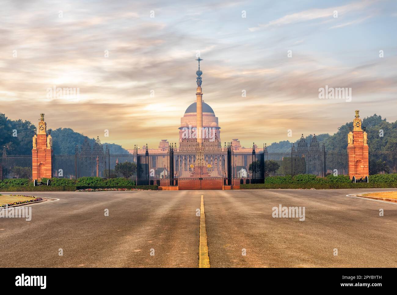 Rajpath boulevard and Rasthrapati Bhawan, the Presidential palace ...