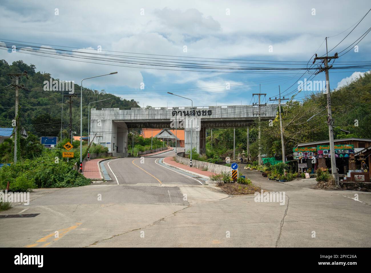 Myanmar thai border hi-res stock photography and images - Alamy