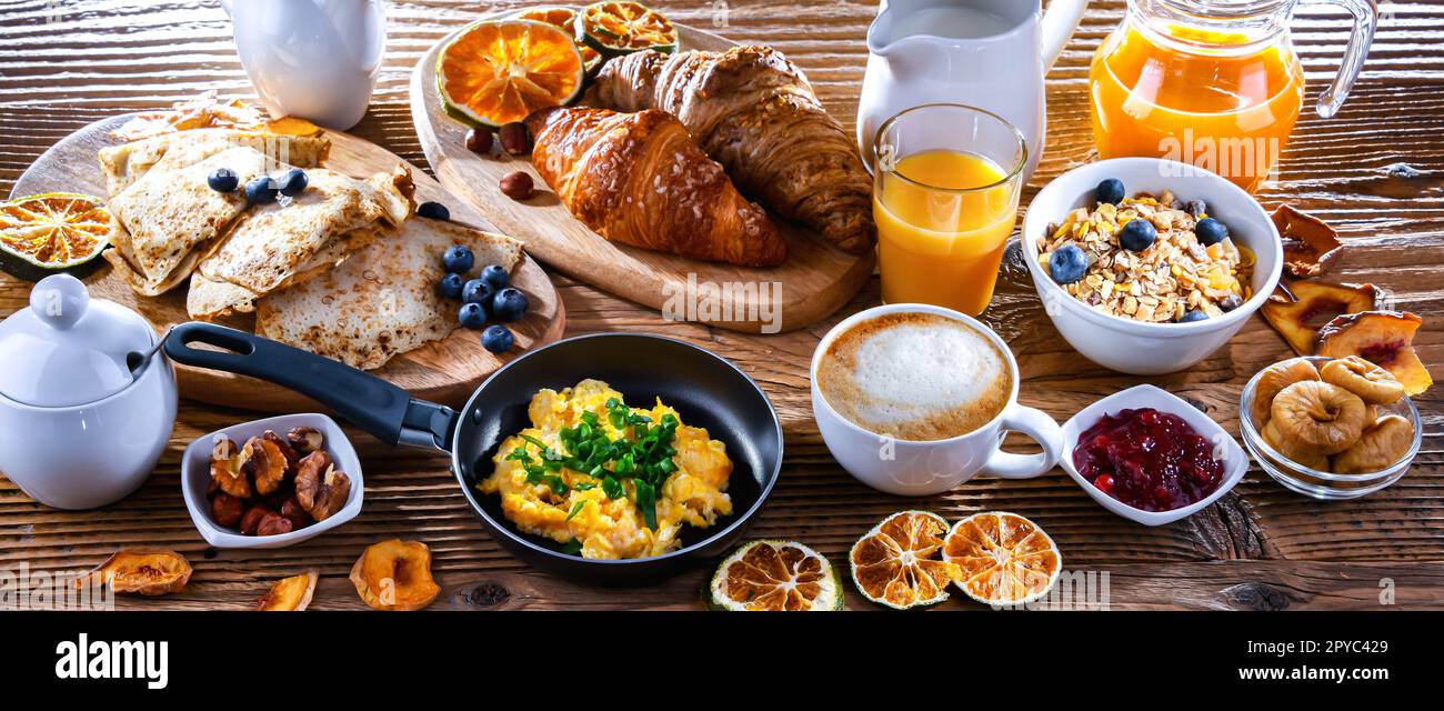 Eating breakfast eggs hi-res stock photography and images - Alamy