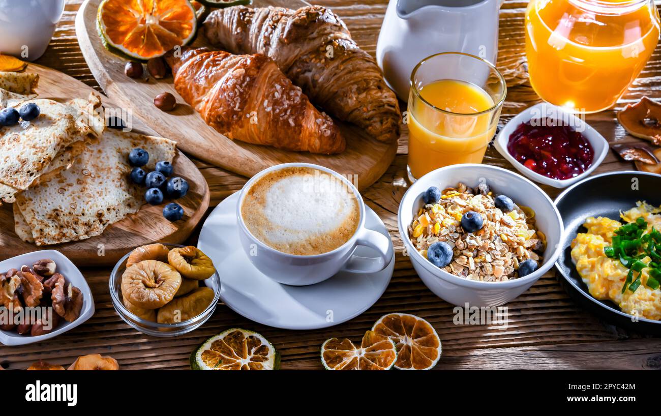 Eating breakfast eggs hi-res stock photography and images - Alamy