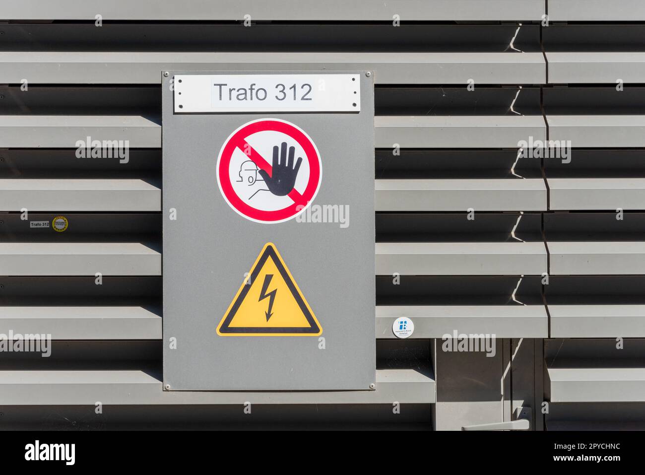 Kiel, Deutschland, Aptil 2023 Symbolbild Transformator auf einem ...