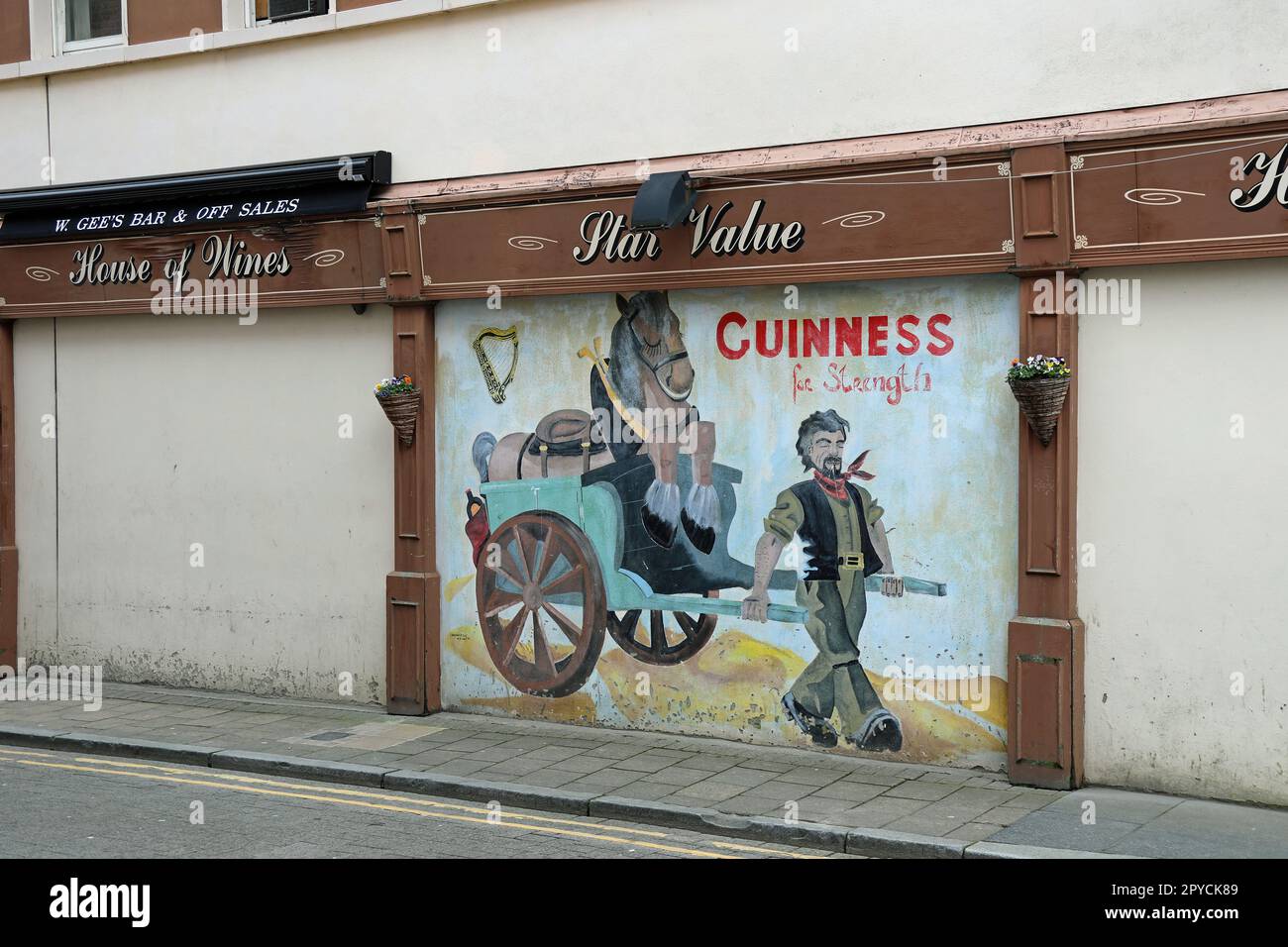 Bar guinness uk hi-res stock photography and images - Alamy