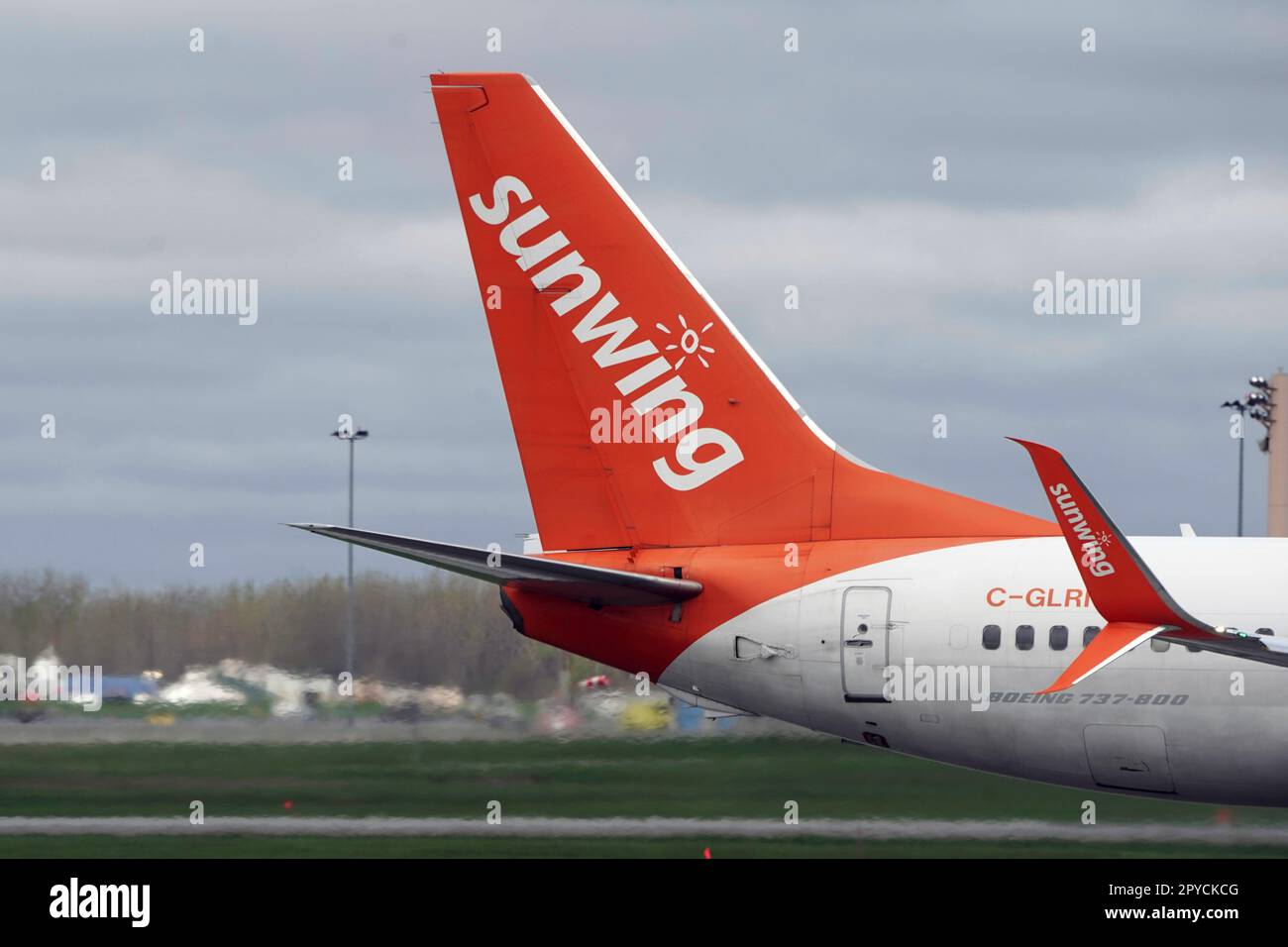 Tail section of a Sunwing aircraft Stock Photo - Alamy