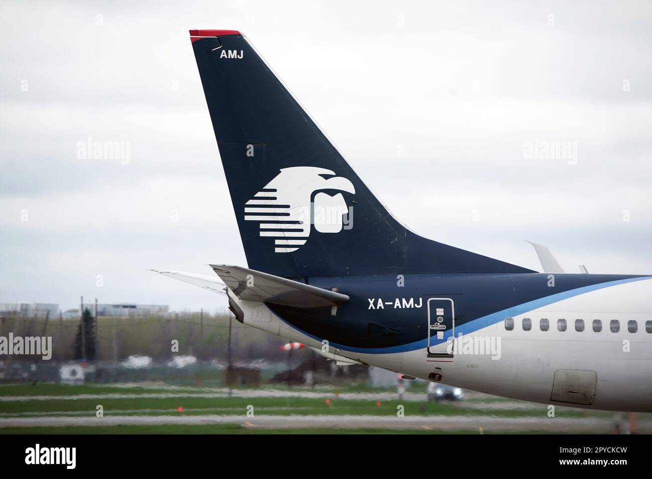 Tail section of an AeroMexico passenger jet Stock Photo - Alamy