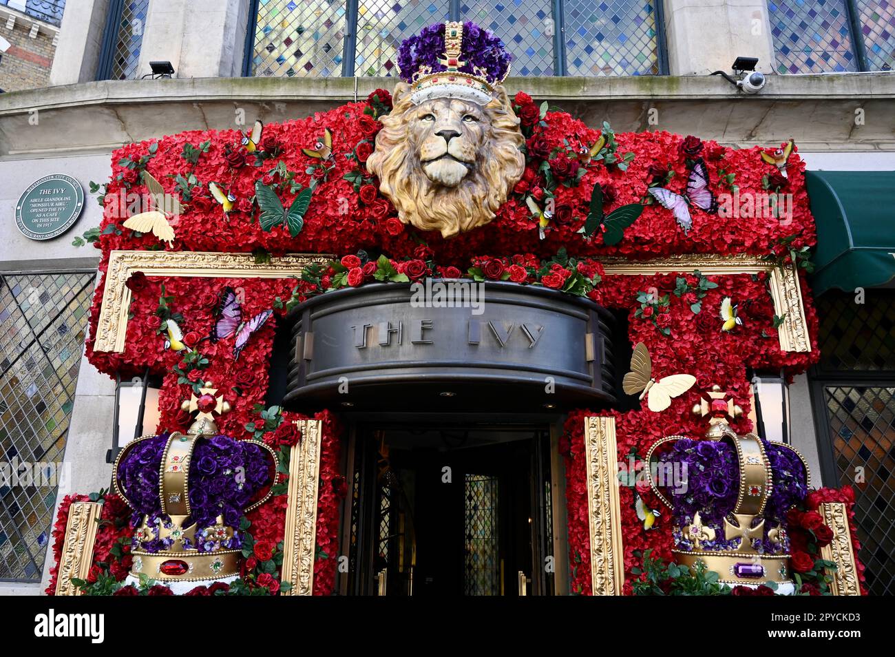 London, UK. The Ivy Restaurant is decorated in honour of the big day ...