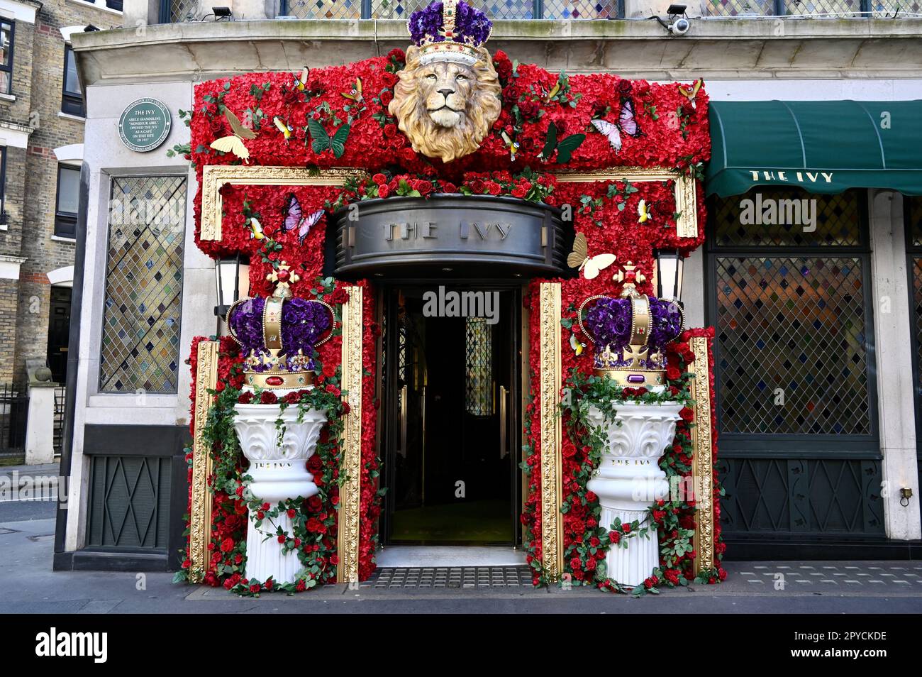 London, UK. The Ivy Restaurant is decorated in honour of the big day ...