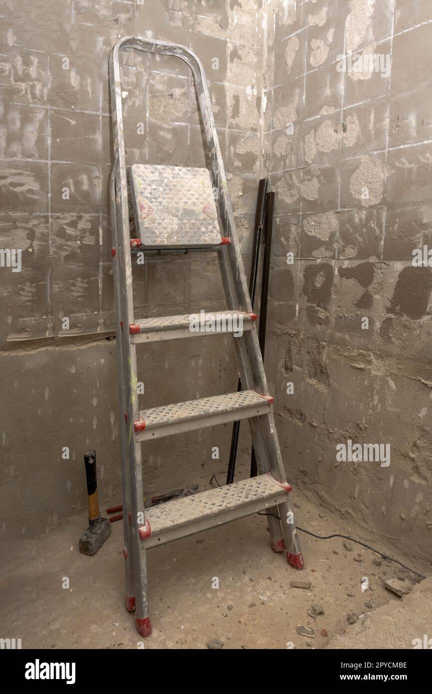 Construction site ladder hi-res stock photography and images - Alamy