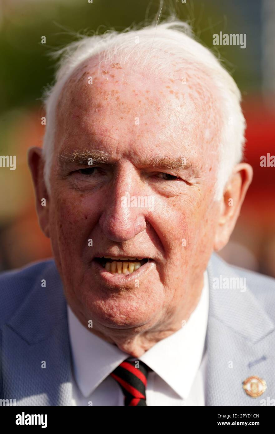 Former Manchester United player Alex Stepney as a new statue of former ...