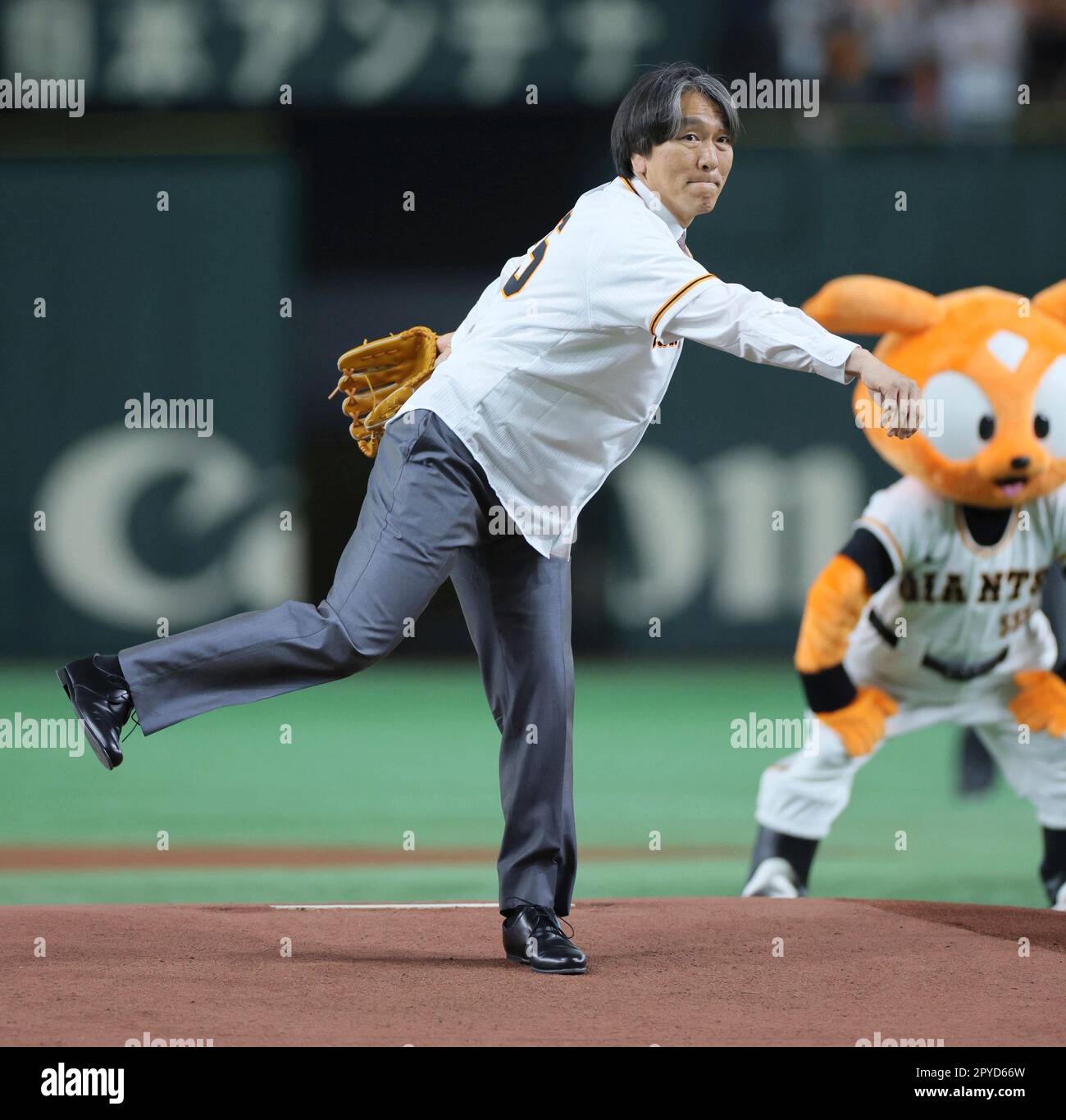 Hideki Matsui, former MLB Yankees and Tokyo Yomiuri Giants player throws out the ceremonial ...