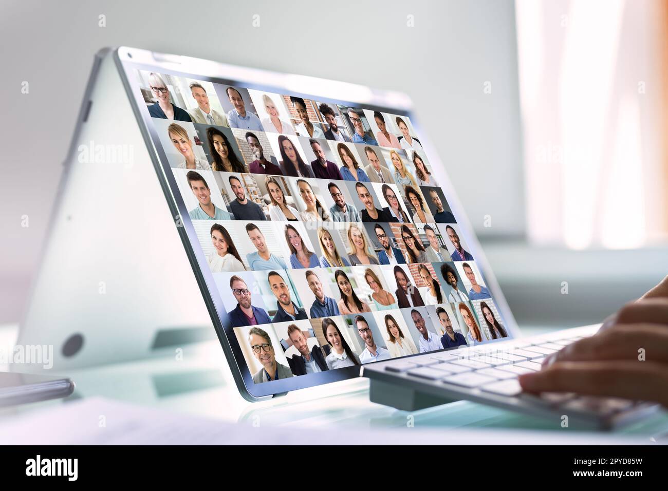 Black woman virtual meeting hi-res stock photography and images - Alamy