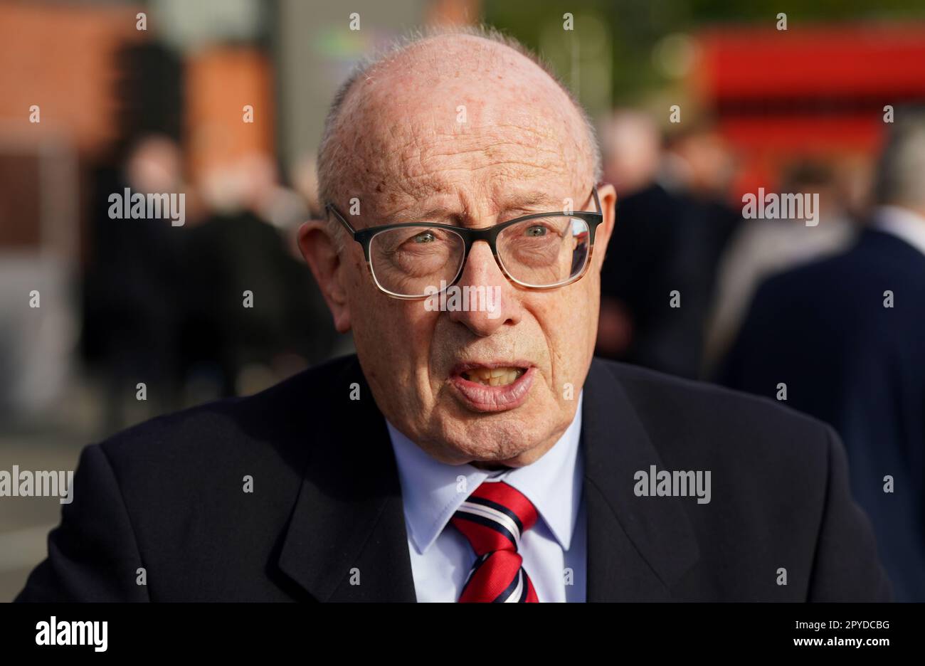 Jim Murphy, son of Jimmy Murphy as a new statue of former Manchester ...