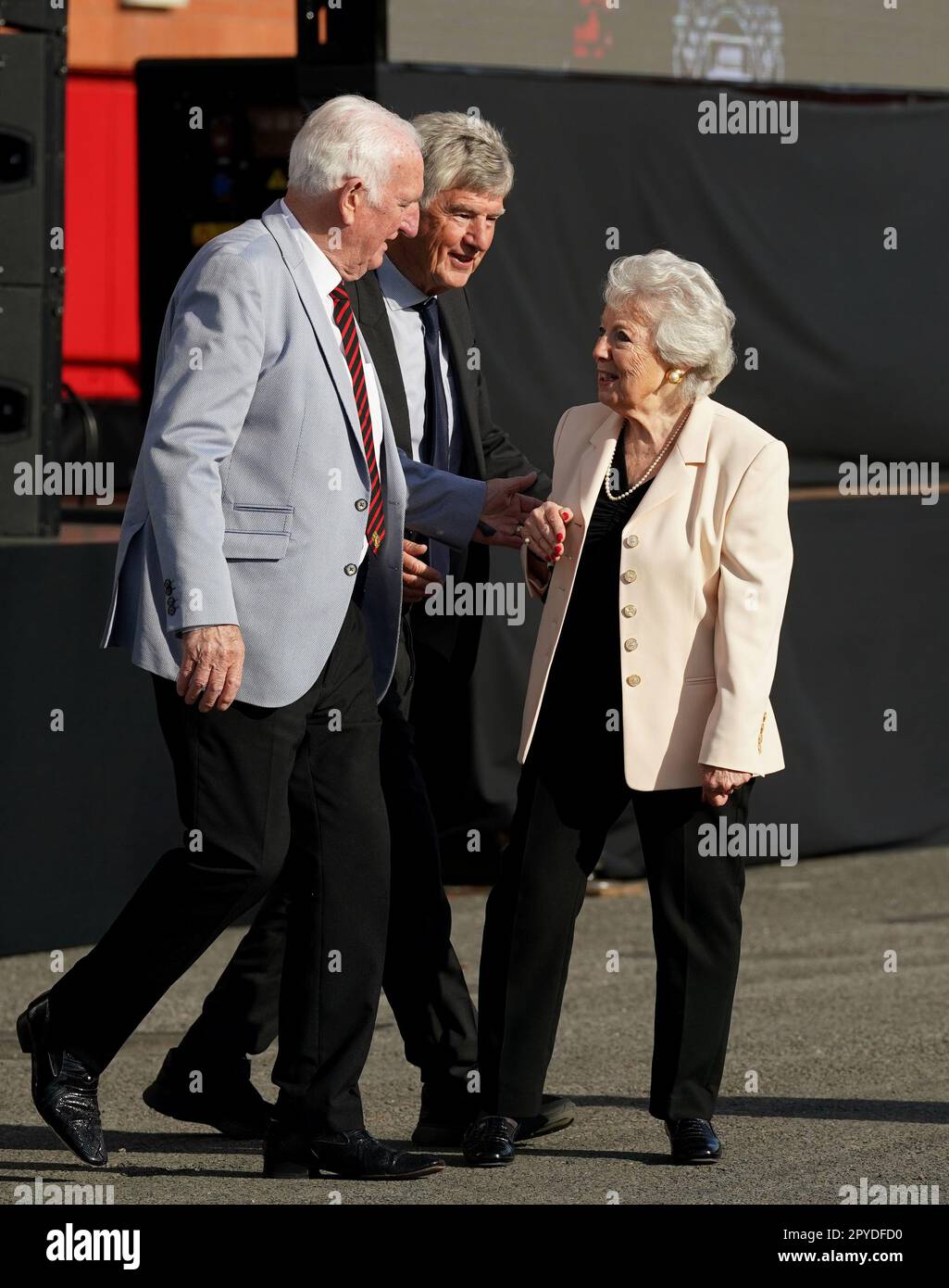 Former Manchester United players Brian Kidd (centre) and Alex Stepney ...
