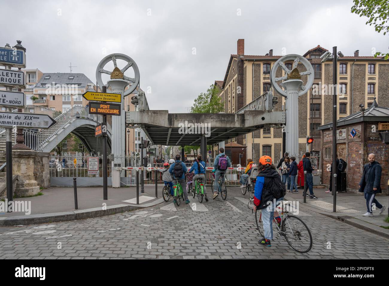 People waiting the lifting bridge of Flanders to come down alongside ...