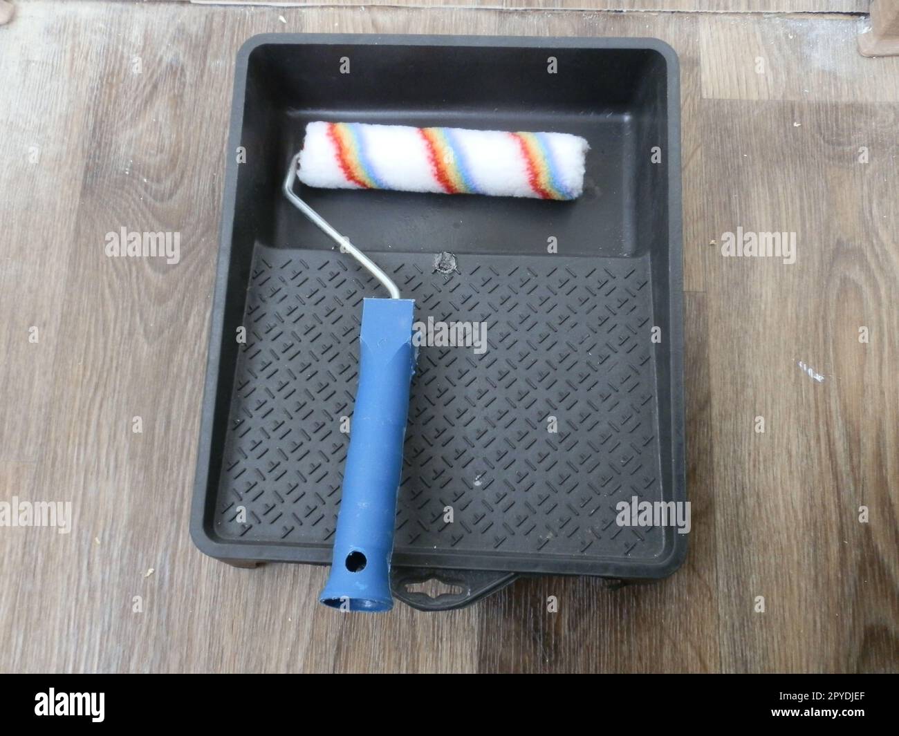 Priming the wall hi-res stock photography and images - Alamy