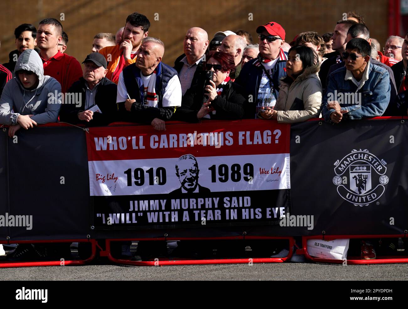 Manchester United fans look on as a new statue of former Manchester ...