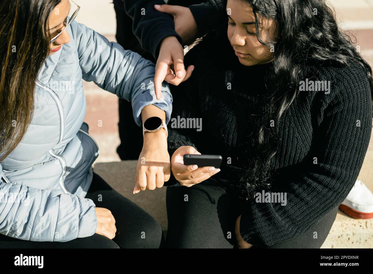 Use of mobile devices hi-res stock photography and images - Alamy