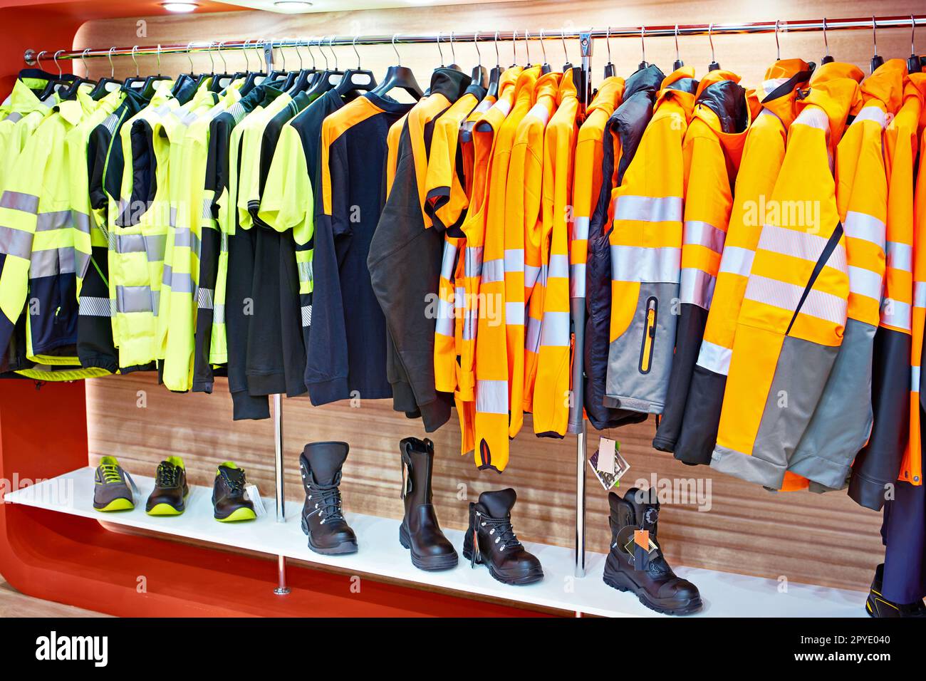 Road workers in uniform hi-res stock photography and images - Alamy