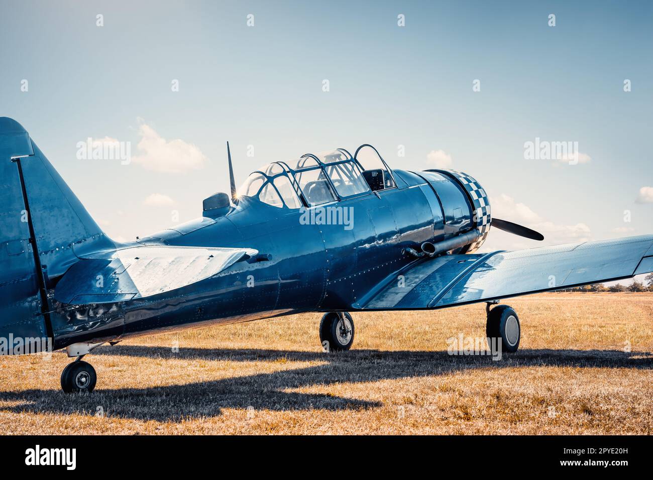 side view of an historical aircraft Stock Photo - Alamy