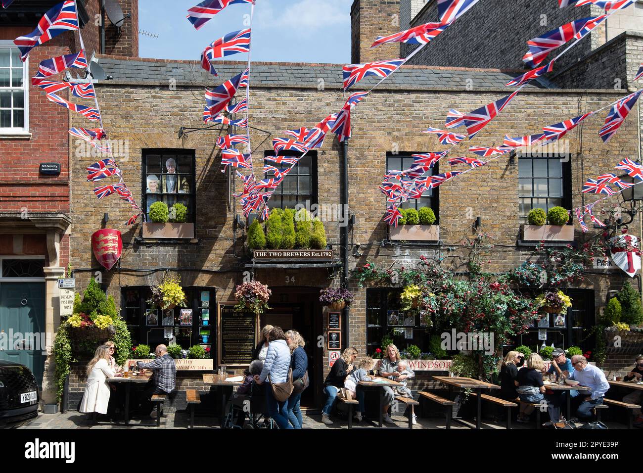 Windsor, Berkshire, UK. 3rd May, 2023. Union Jack bunting outside the ...