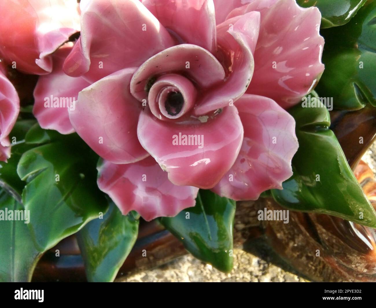Rose en céramique hi-res stock photography and images - Alamy
