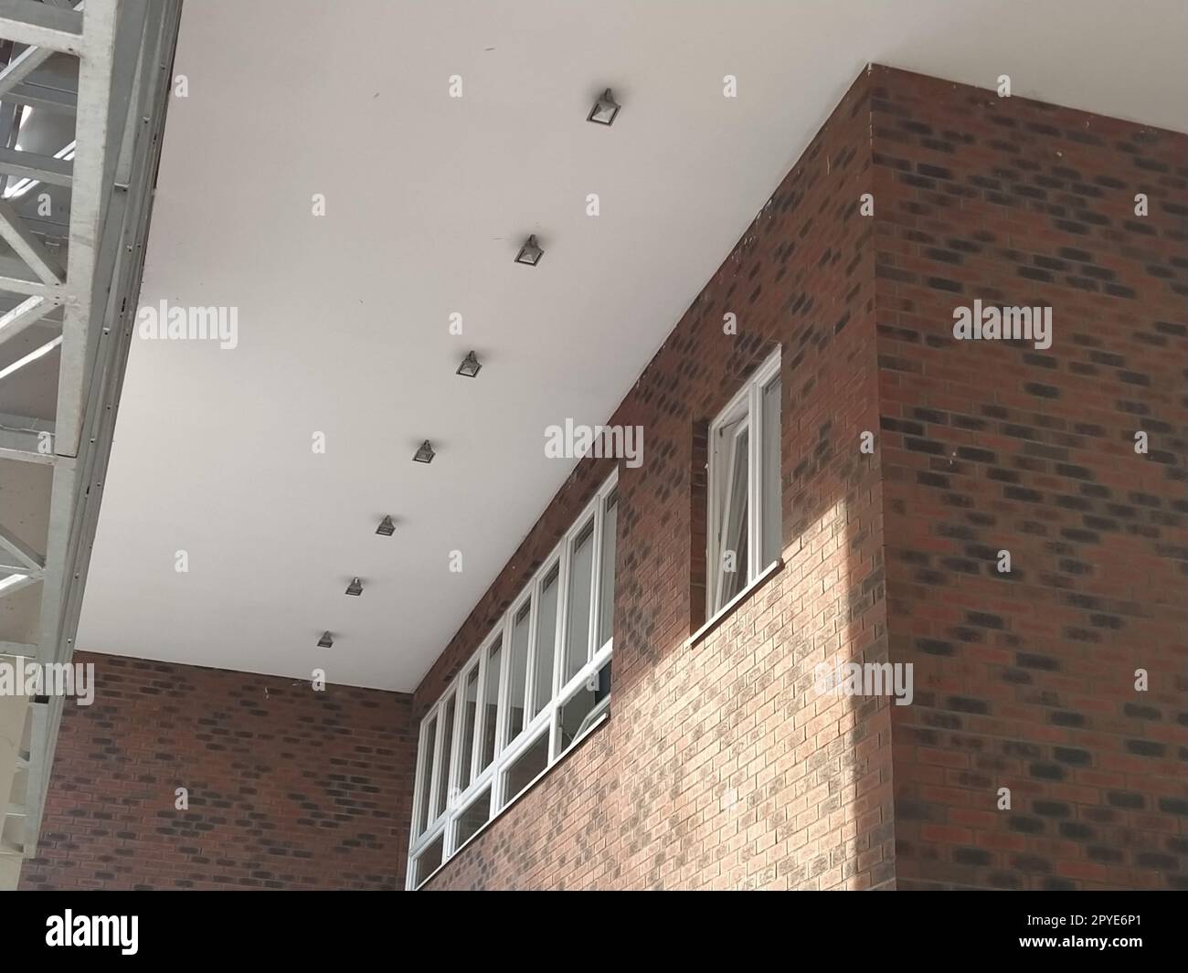 Modern architecture canopy entrance hi-res stock photography and images ...