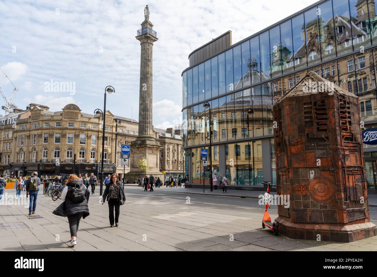 A view of Grey's Monument in the city centre of Newcastle upon Tyne, UK ...