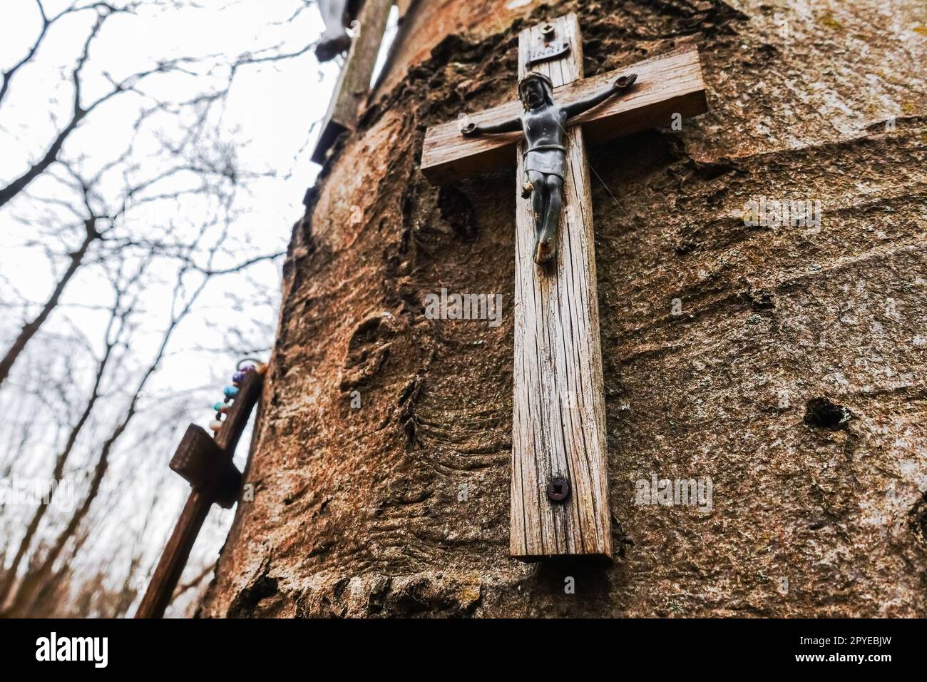 single old wooden crosses with jesus on a tree Stock Photo - Alamy