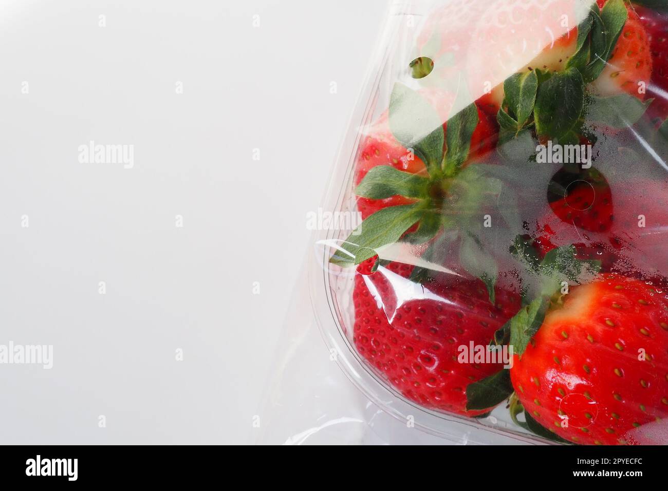 Strawberries a plastic box hi-res stock photography and images - Alamy
