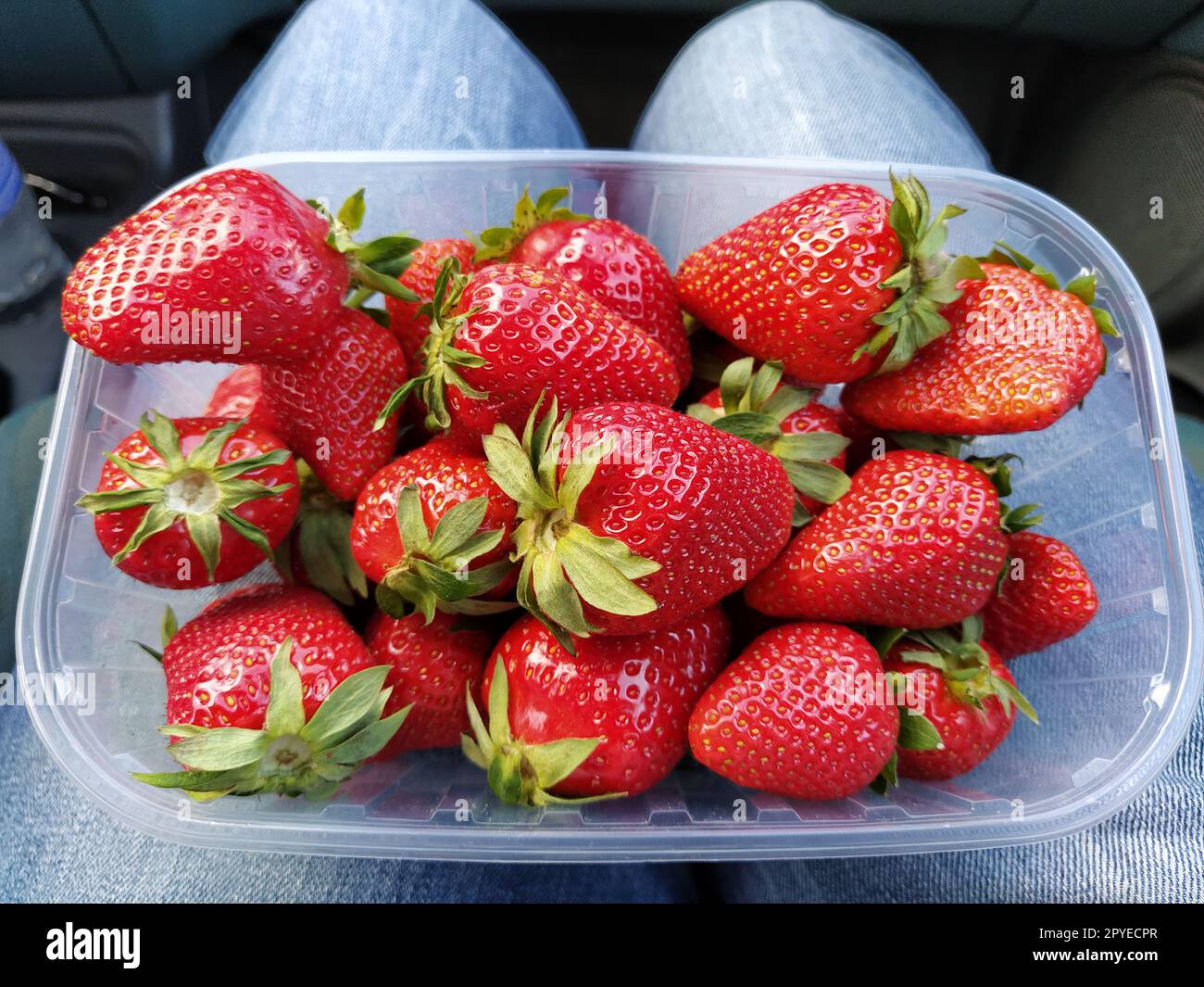 Strawberry container hi-res stock photography and images - Alamy