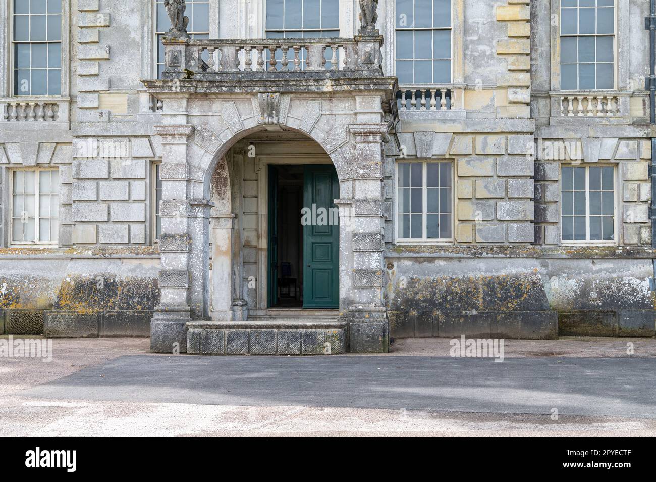 Front entrance canopy famous hi-res stock photography and images - Alamy