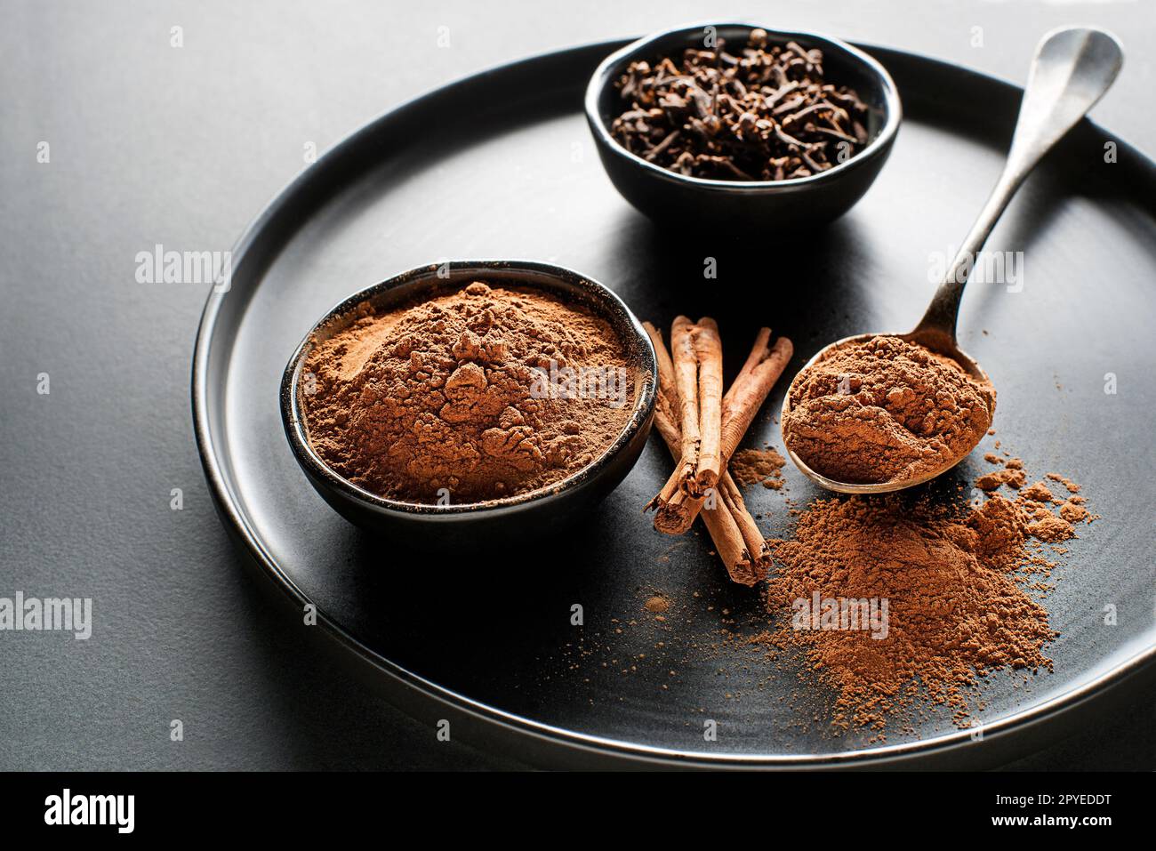 Spoon cinnamon powder sticks hi-res stock photography and images - Alamy