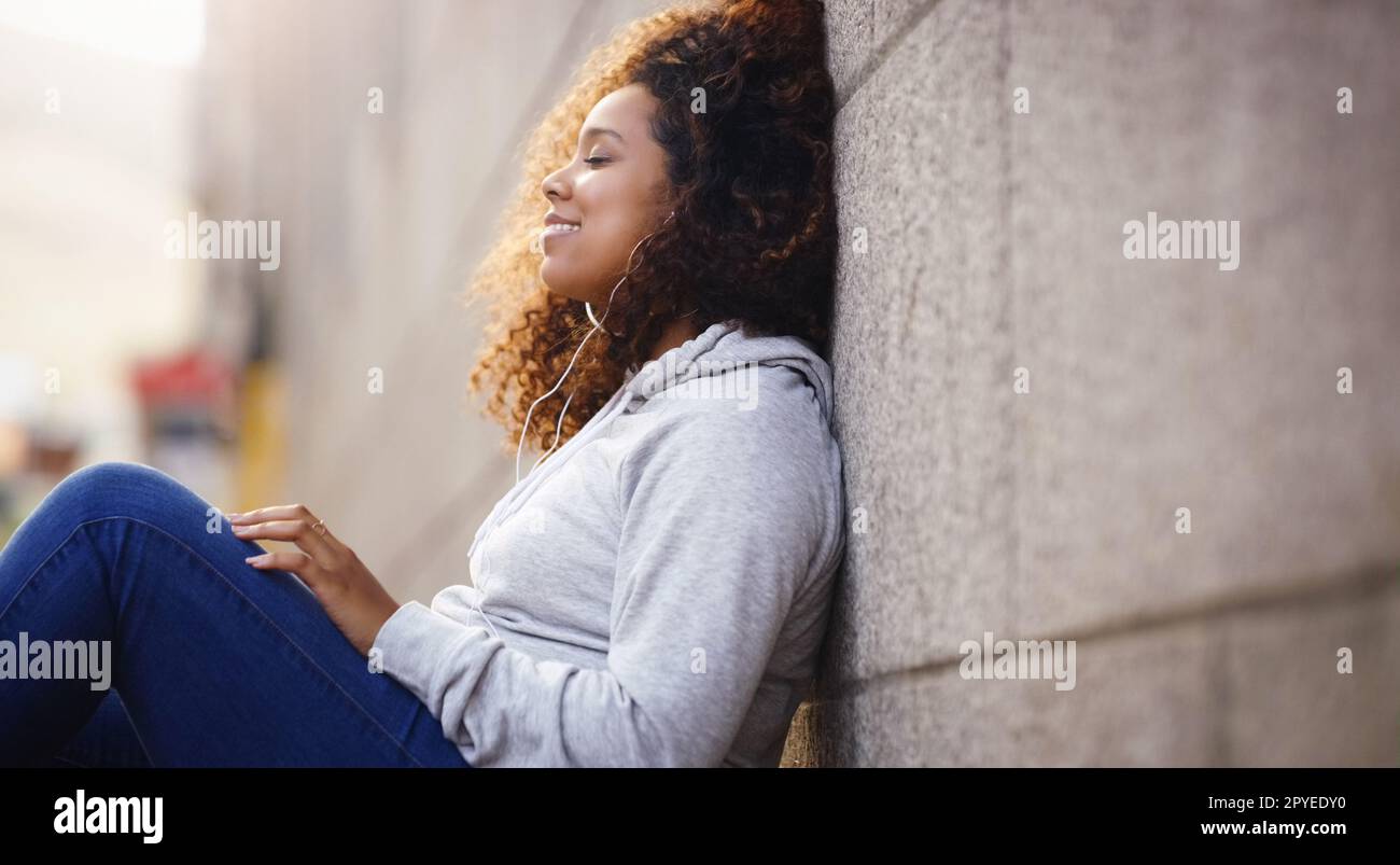 Looking back sitting down hi-res stock photography and images - Alamy