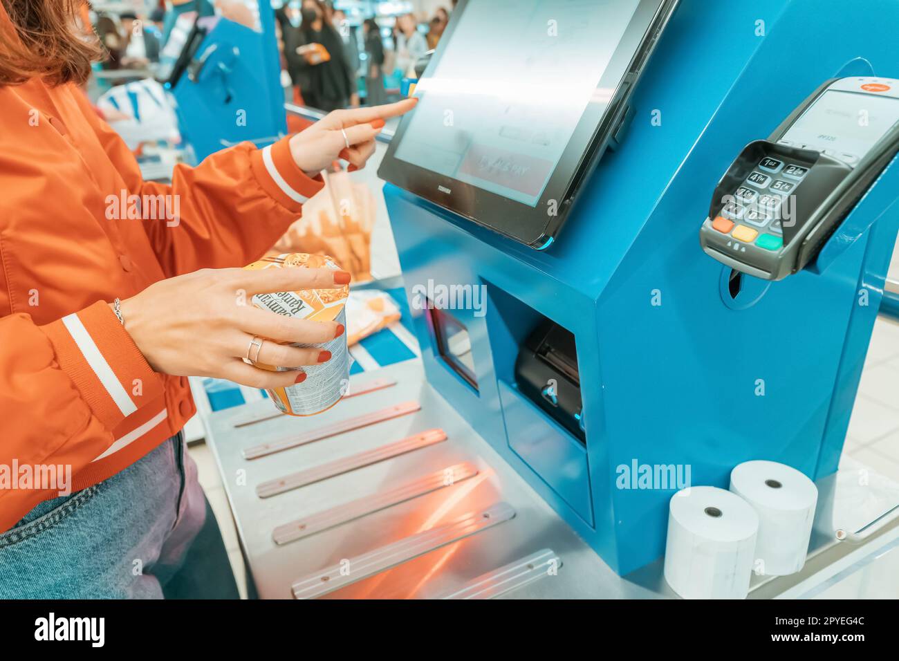 Check in counter uae hi-res stock photography and images - Alamy