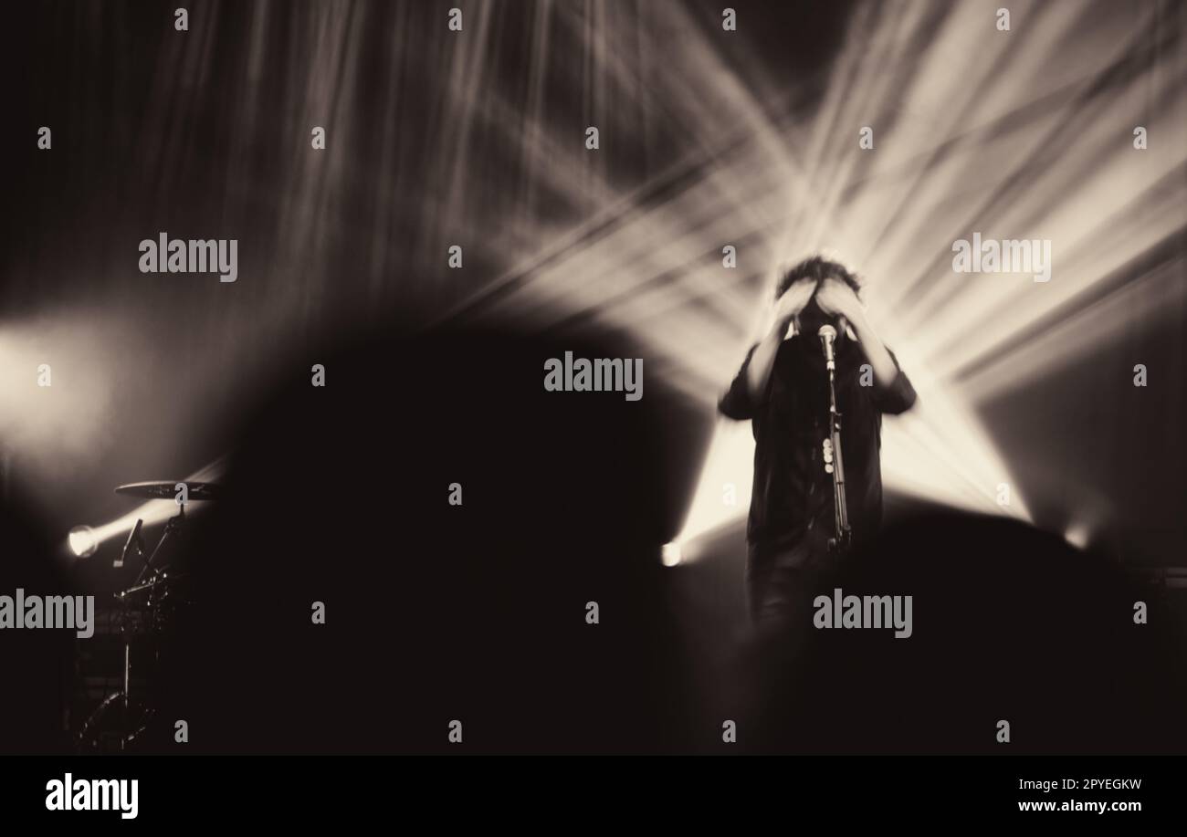 Singer on stage silhouette hi-res stock photography and images - Alamy