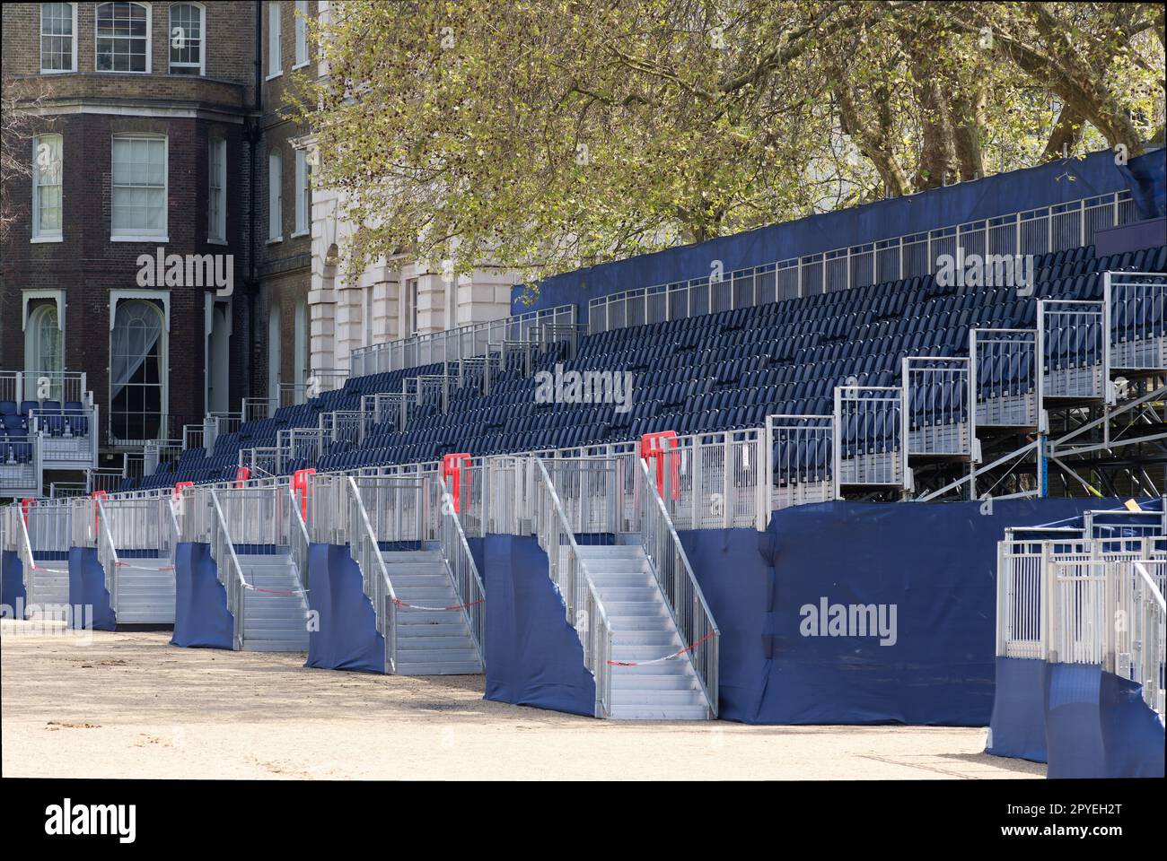 Spectactor seating hi-res stock photography and images - Alamy