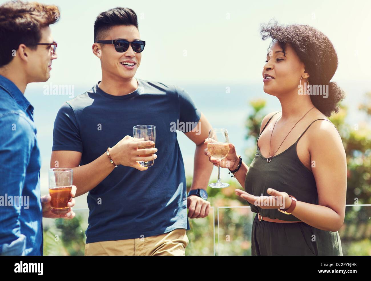Stories tell friends hi-res stock photography and images - Alamy