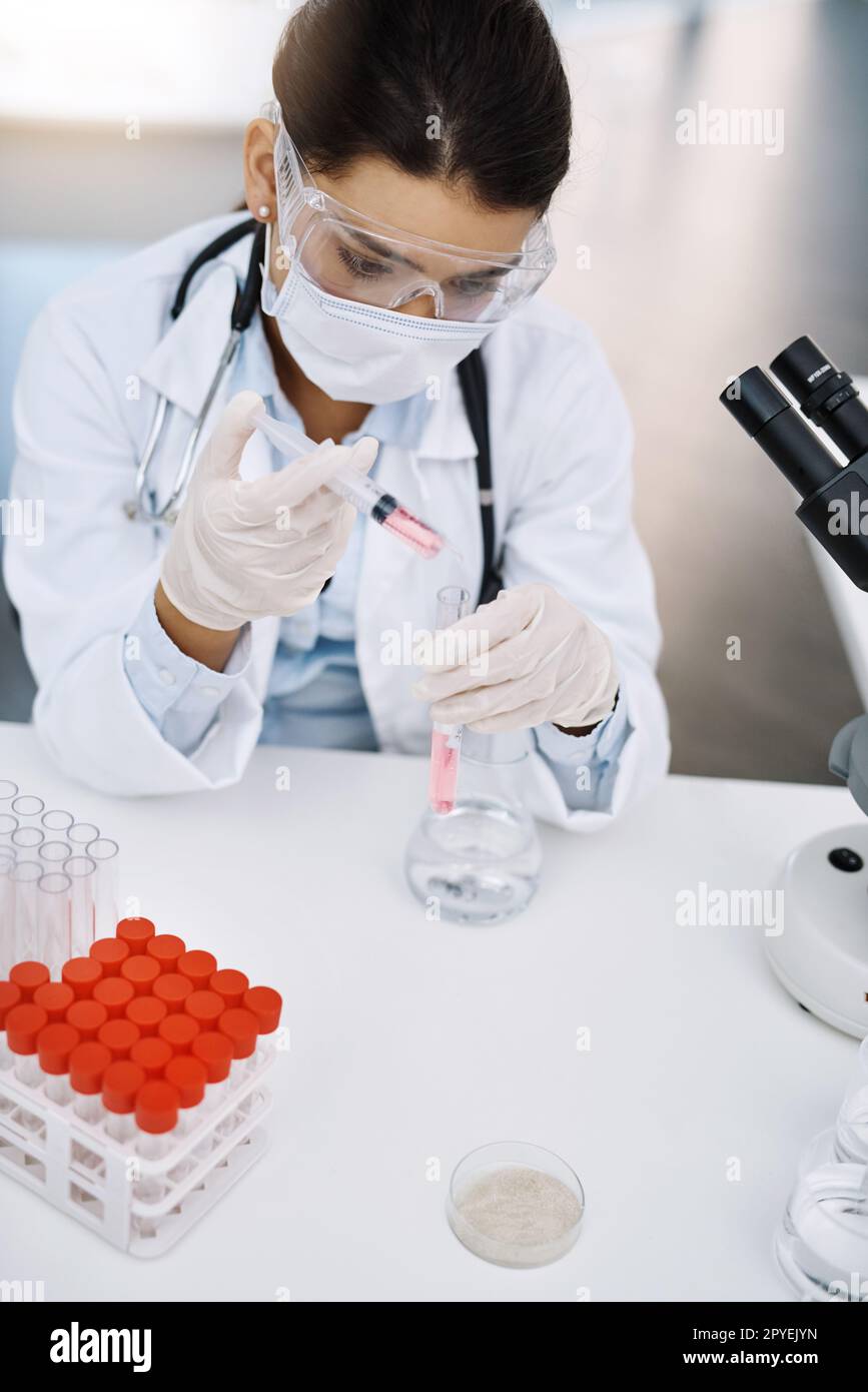 Scientist testing hi-res stock photography and images - Alamy