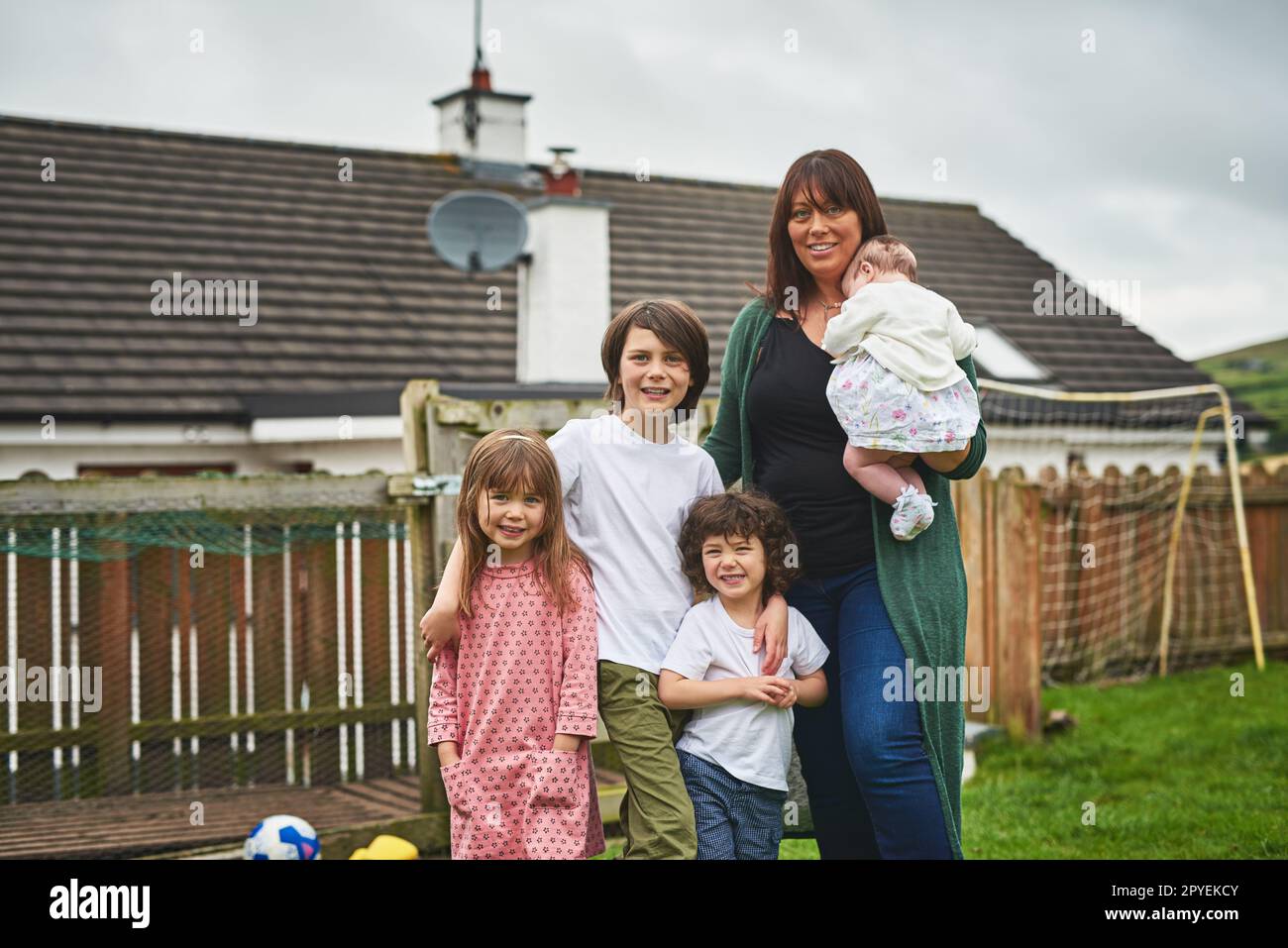Children playing outside a house hi-res stock photography and images ...