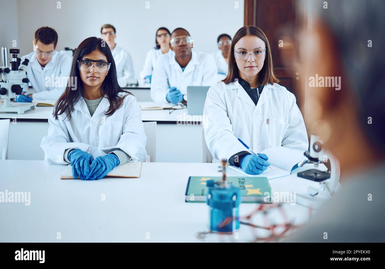College students in science lab hi-res stock photography and images - Alamy